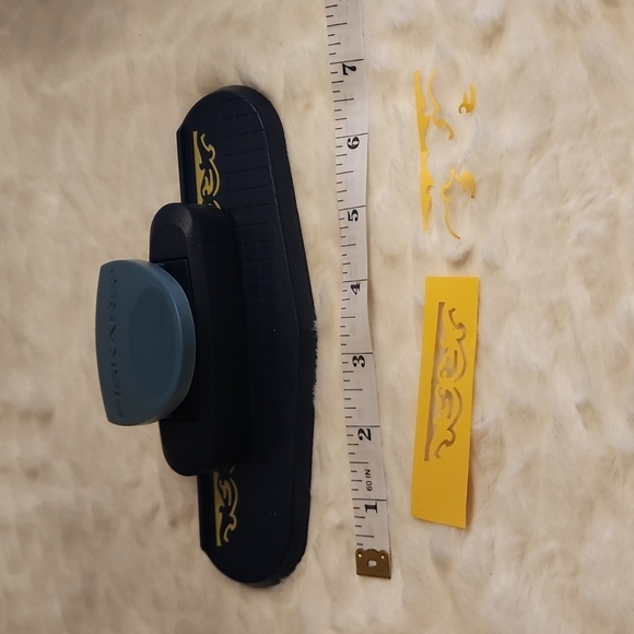 Fiskars | Other | Fiskars Paper Punch Wavy Lace Border Edge Continuous ...